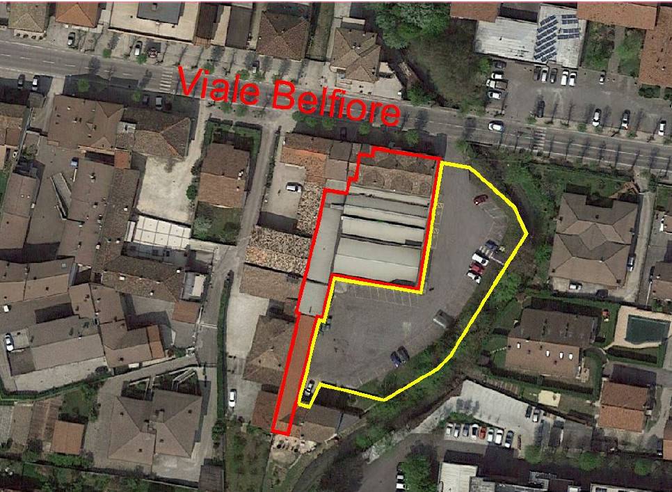 Locale commerciale in Vendita