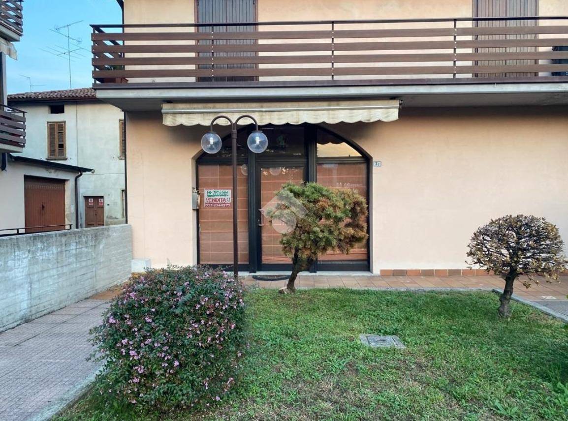 Locale commerciale in Vendita