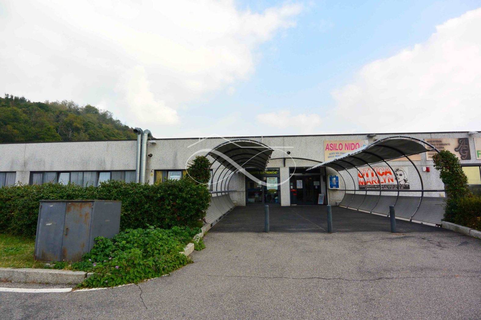 Locale commerciale in Vendita