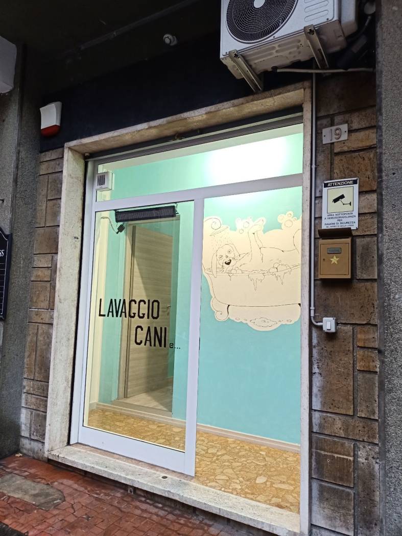 Locale commerciale in Vendita