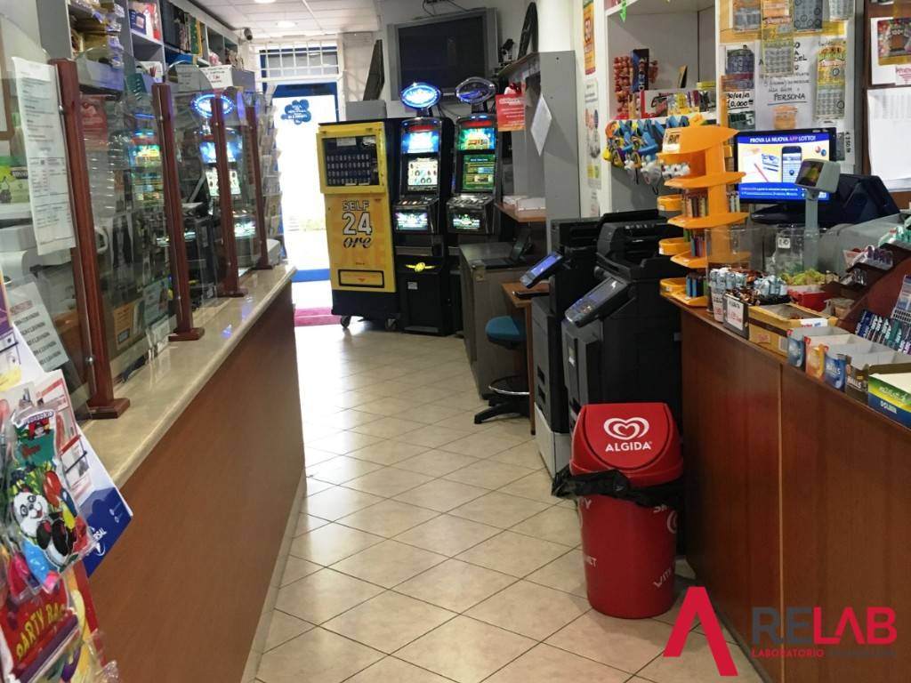 Locale commerciale in Vendita