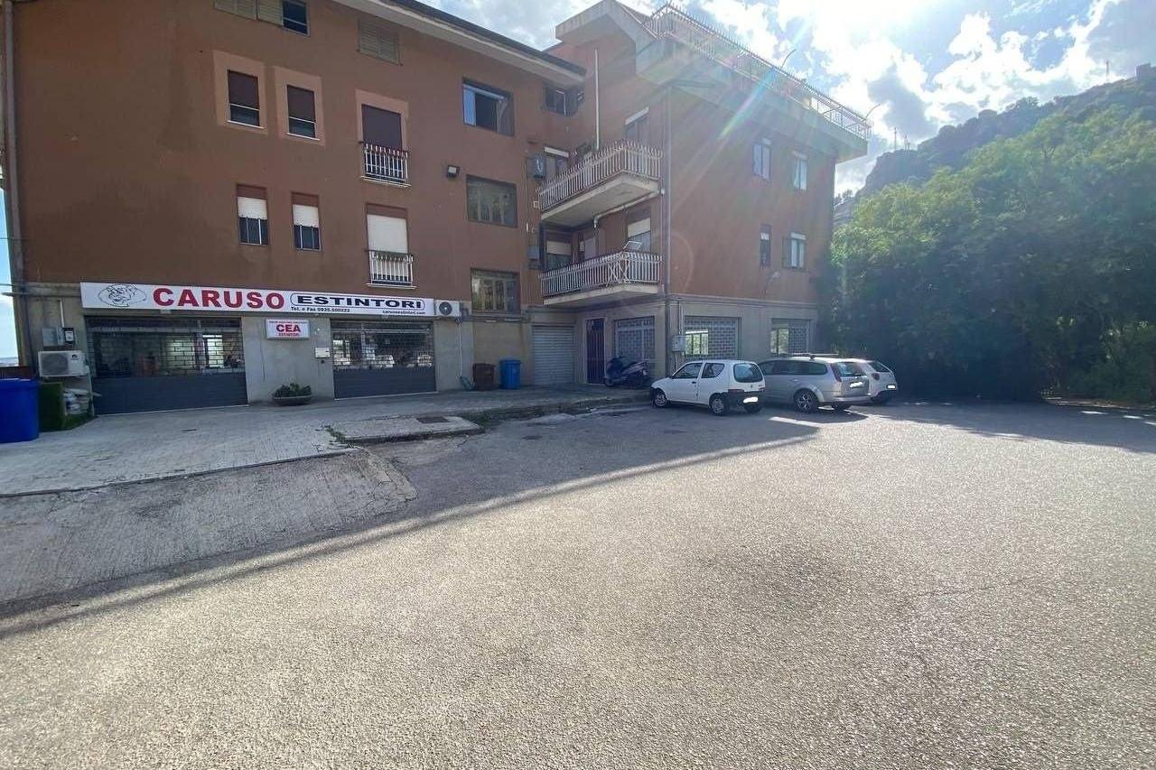 Locale commerciale in Vendita