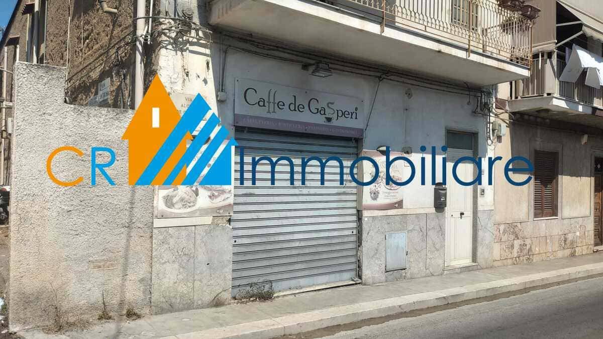 Locale commerciale con laboratorio in Vendita