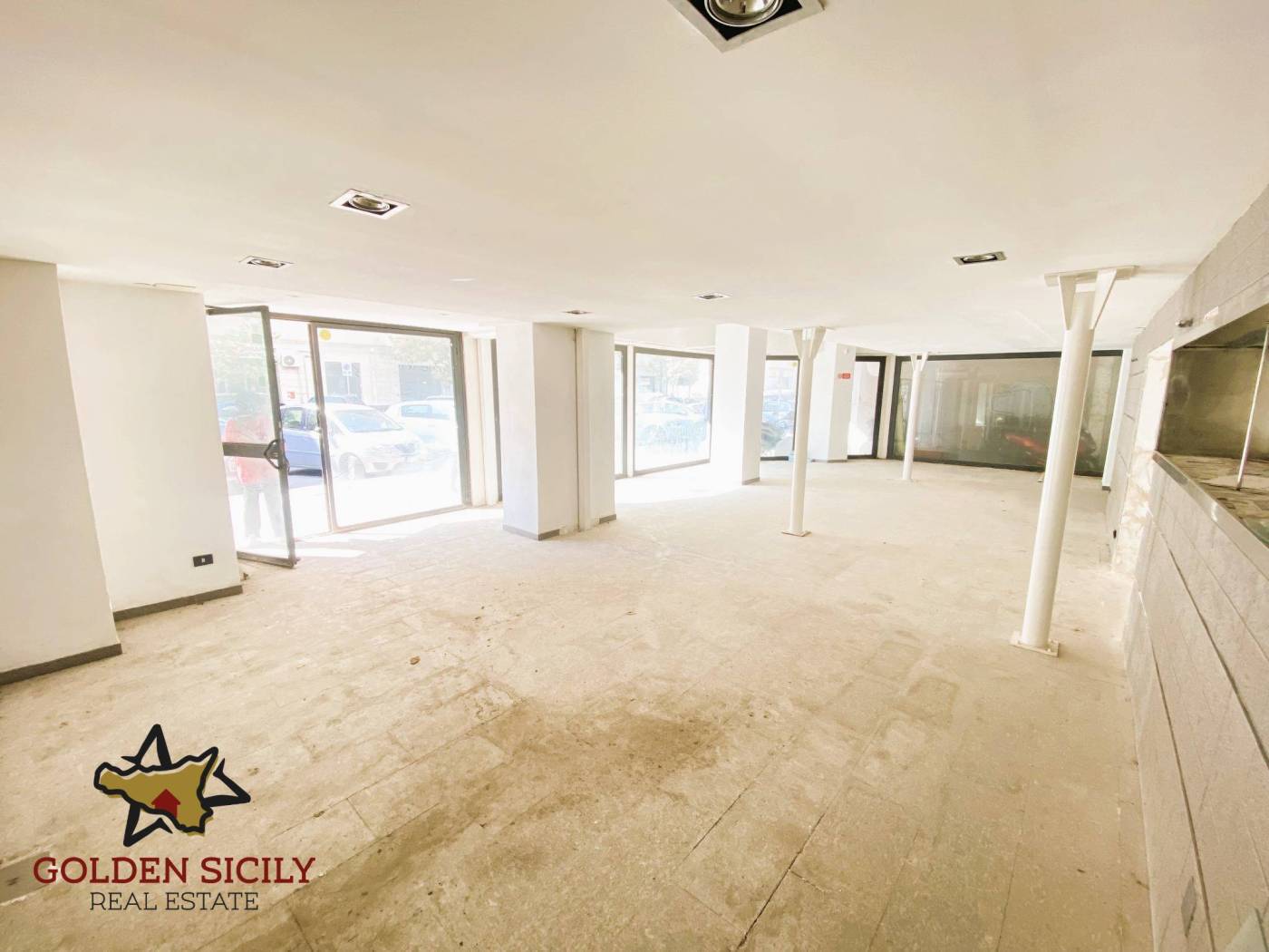 Locale commerciale in Vendita