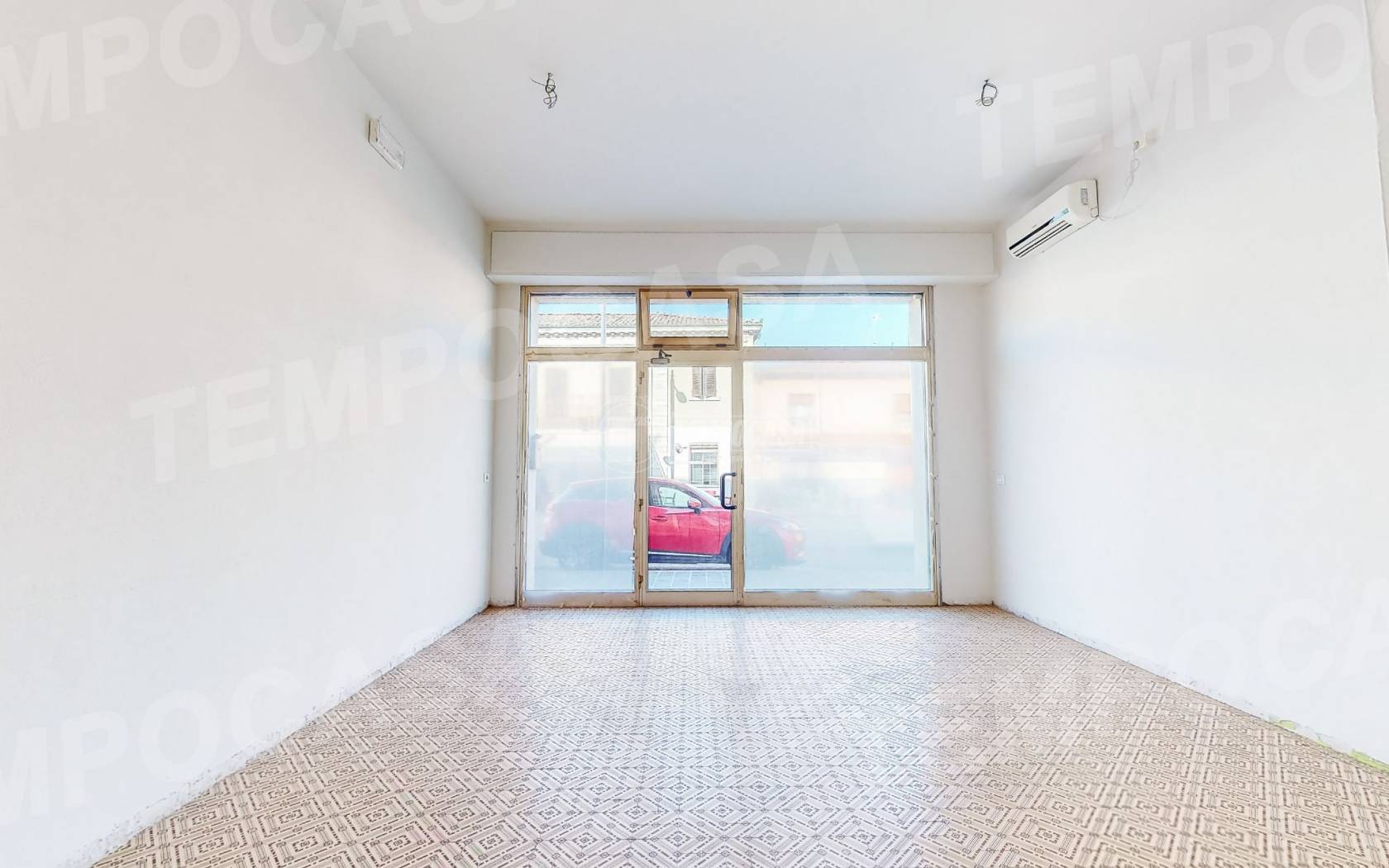 Locale commerciale in Vendita