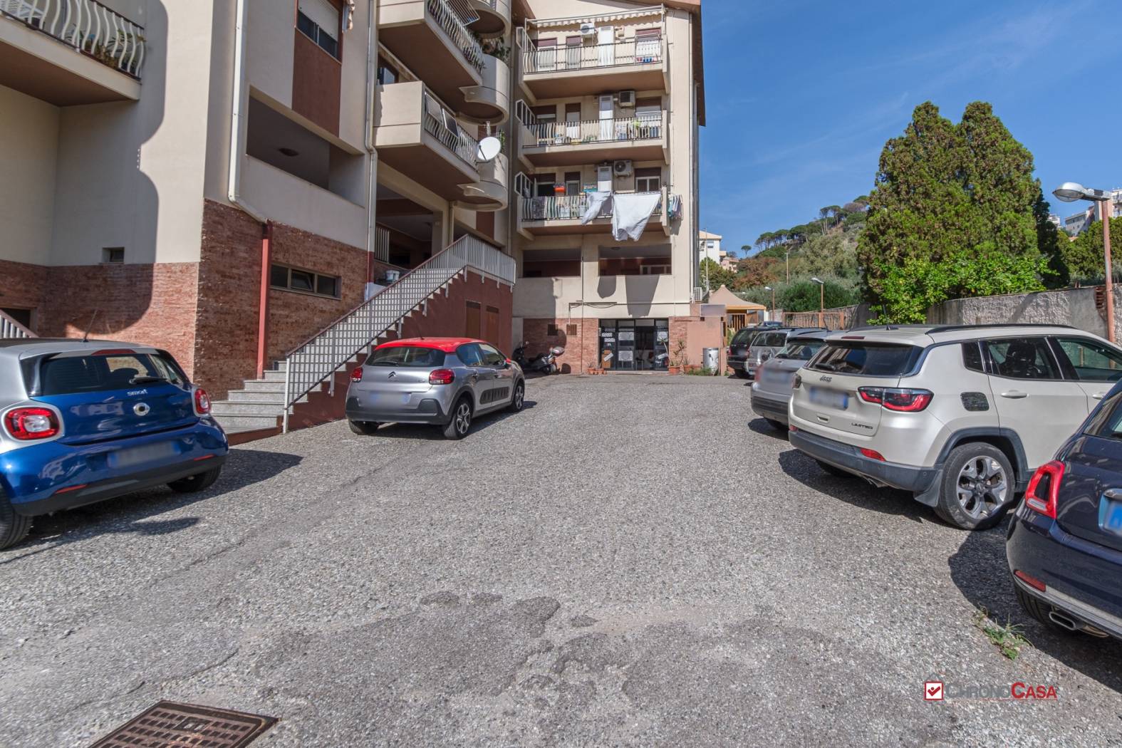 Locale commerciale con laboratorio in Vendita