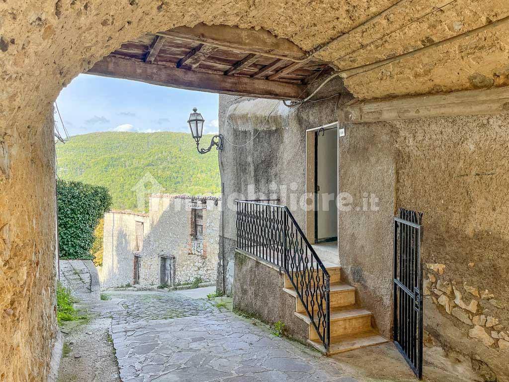 Trilocale via Sabino, Nespolo