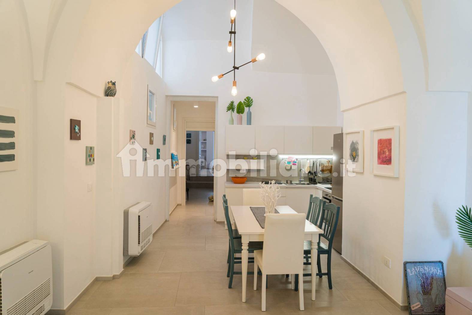 Quadrilocale piazza Cristoforo Colombo, Castro