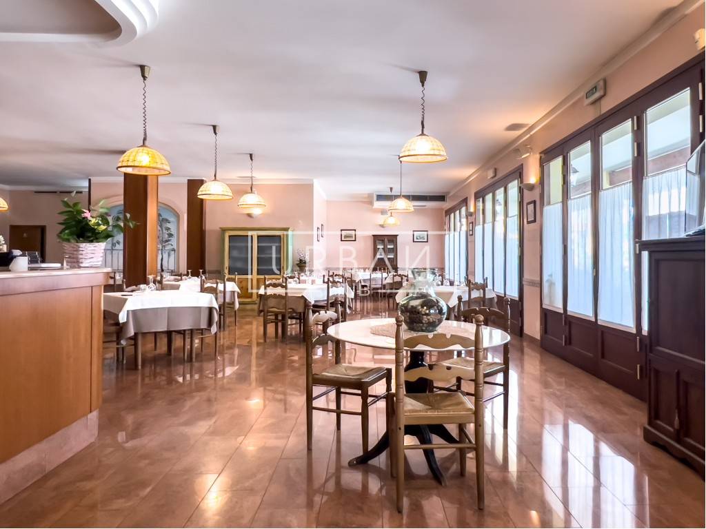 Ristorante con laboratorio in Vendita