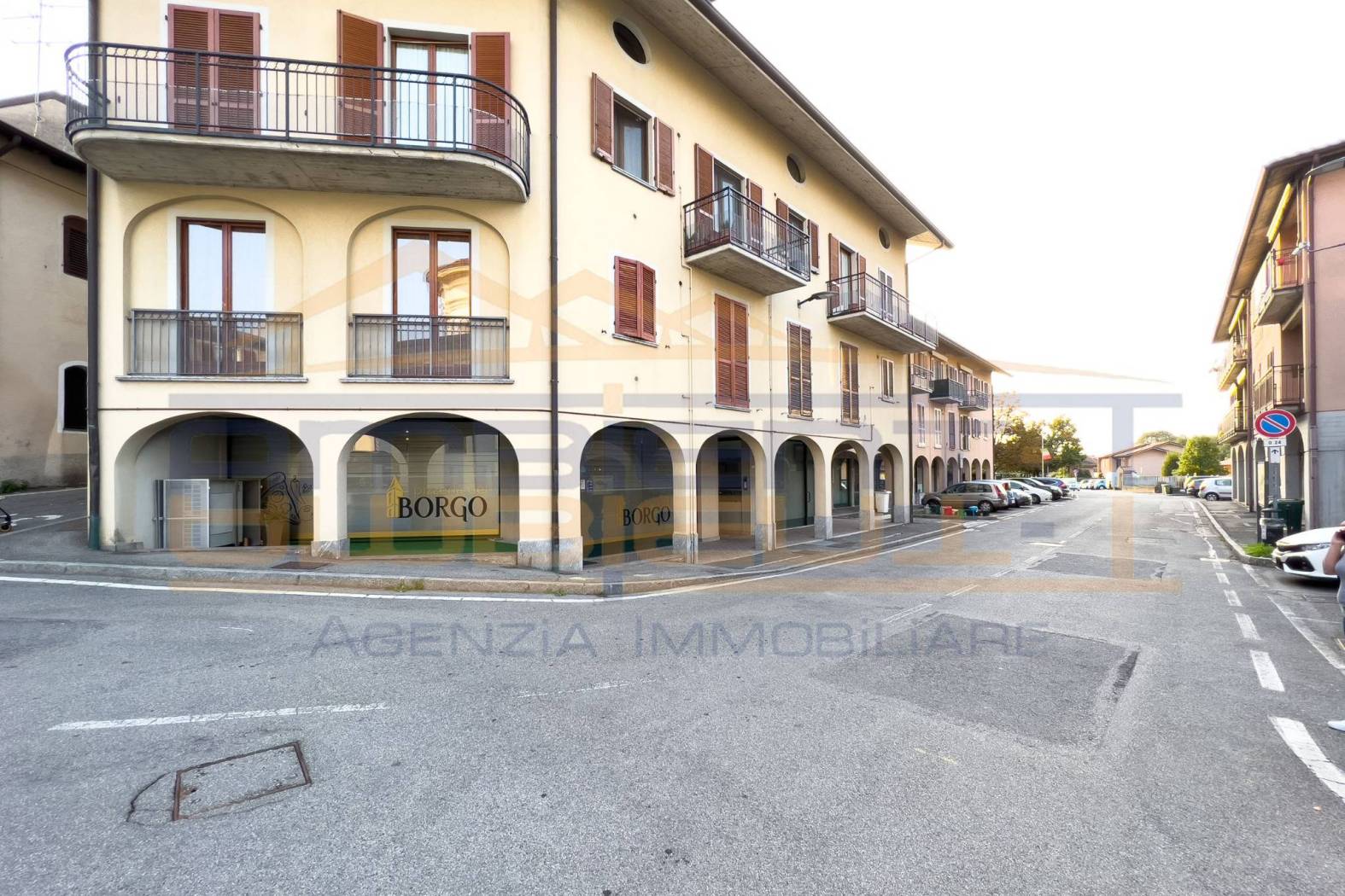 Locale commerciale in Vendita