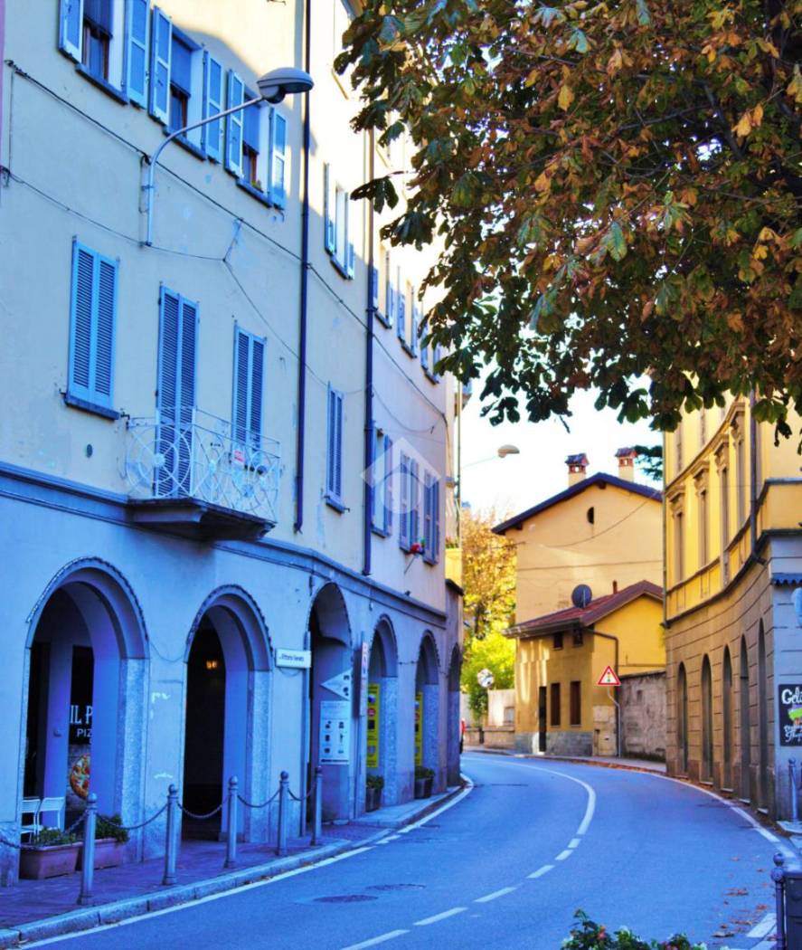 Trilocale via Vittorio Veneto 4, Centro, Bellano