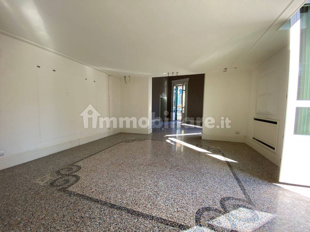 Vendita Appartamento in via Cesare Battisti 50. Messina. Ottimo stato, primo piano, con balcone ...