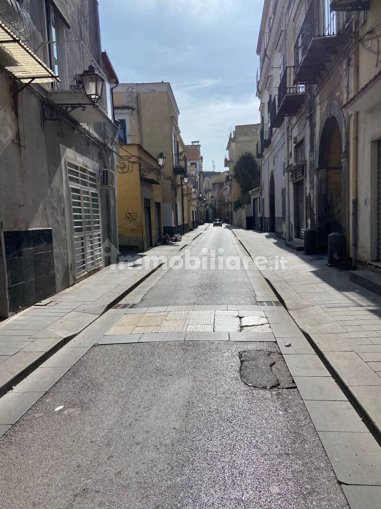 Locale commerciale in Vendita