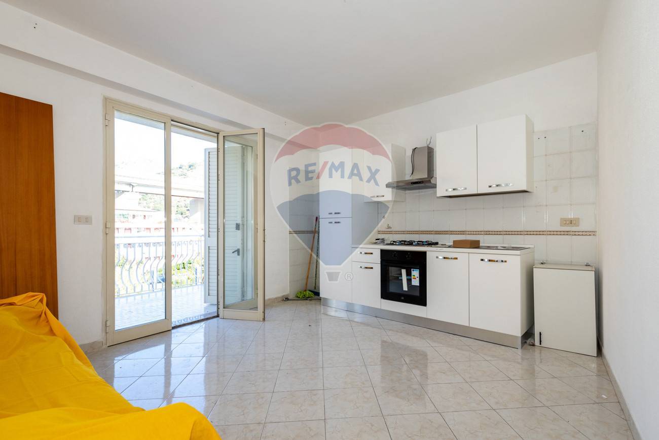 Bilocale via Vittorio Emanuele 61, Letojanni