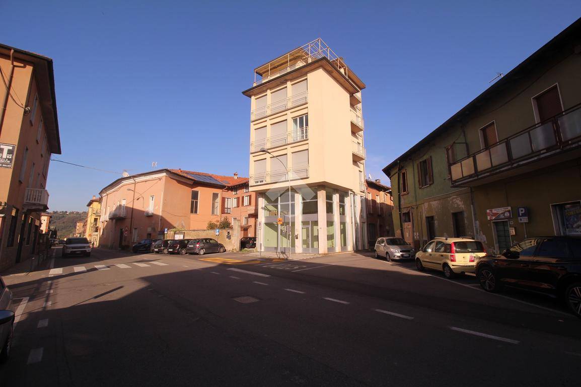 Locale commerciale in Vendita