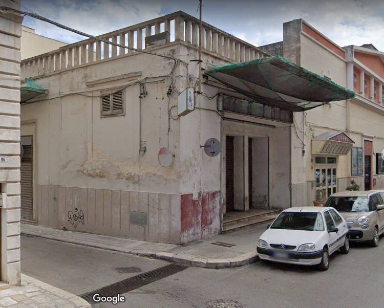 Locale commerciale in Vendita