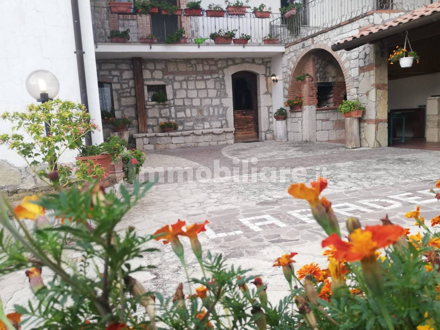 Agriturismo con laboratorio in Vendita