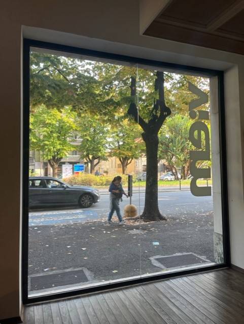 Locale commerciale in Vendita