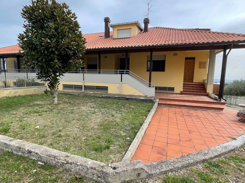 Vendita Villa bifamiliare in contrada San filippo 5 Offida. 240 m², rif ...
