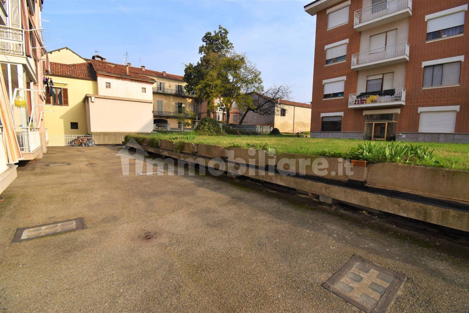 Appartamento buono stato, piano rialzato, Stazione, Asti