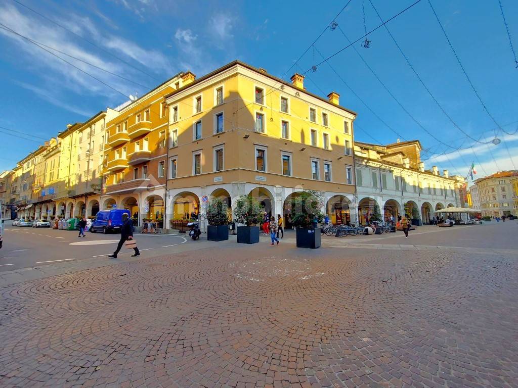Quadrilocale piazza della Vittoria, Loggia - Garibaldi, Brescia