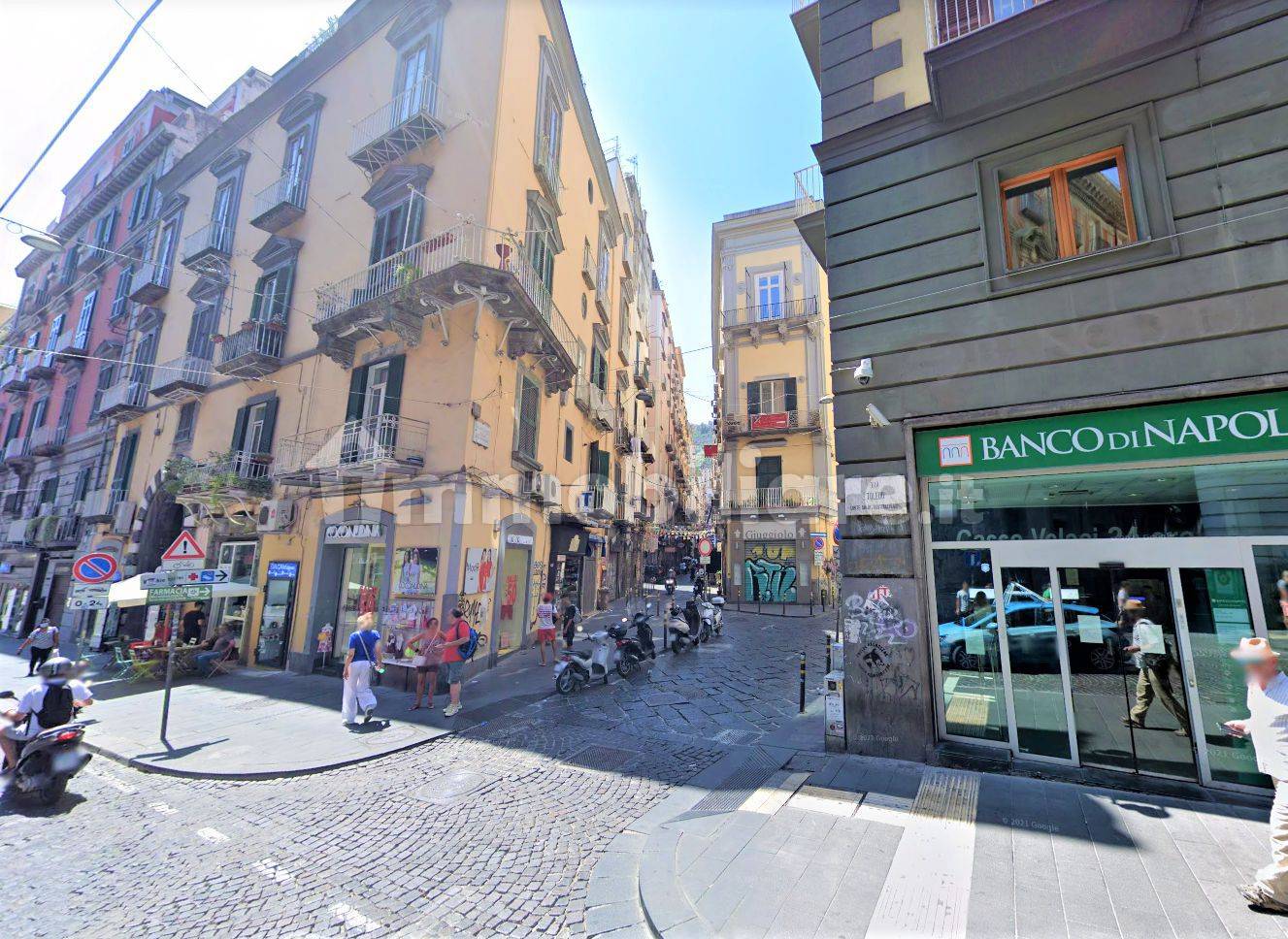 Locale commerciale in Vendita