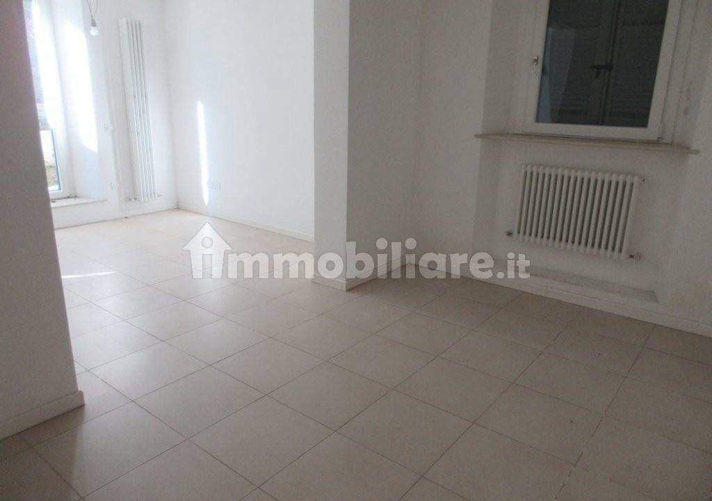 Appartamento via Virgilio 12, Centro Mare, Pesaro