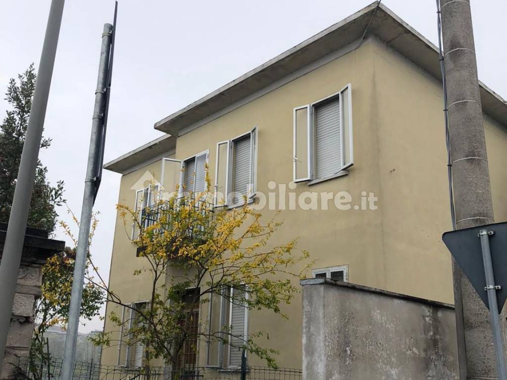 Vendita Villa unifamiliare in Strada Dosso del corso Mantova. Da ...