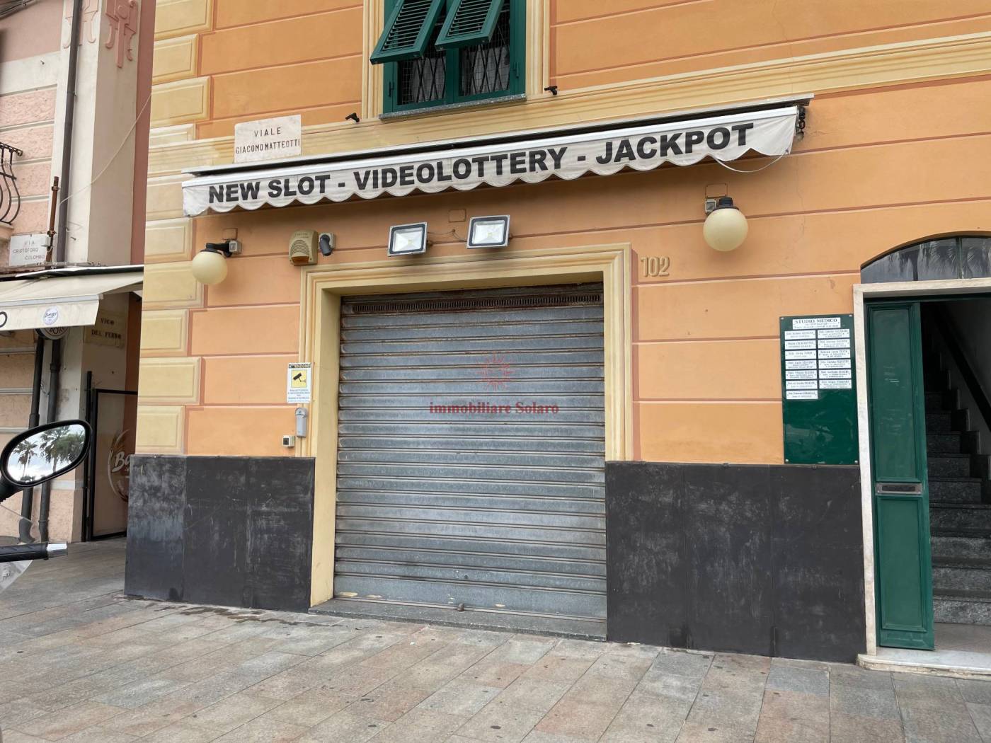 Locale commerciale in Vendita