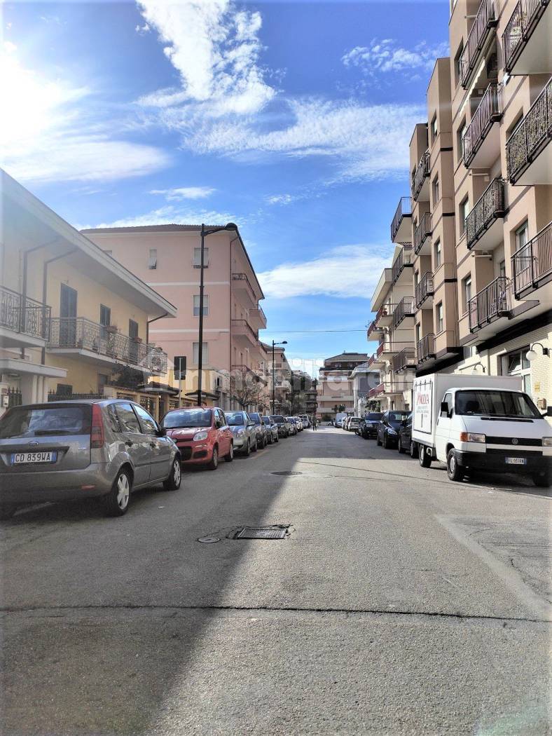 Locale commerciale in Vendita