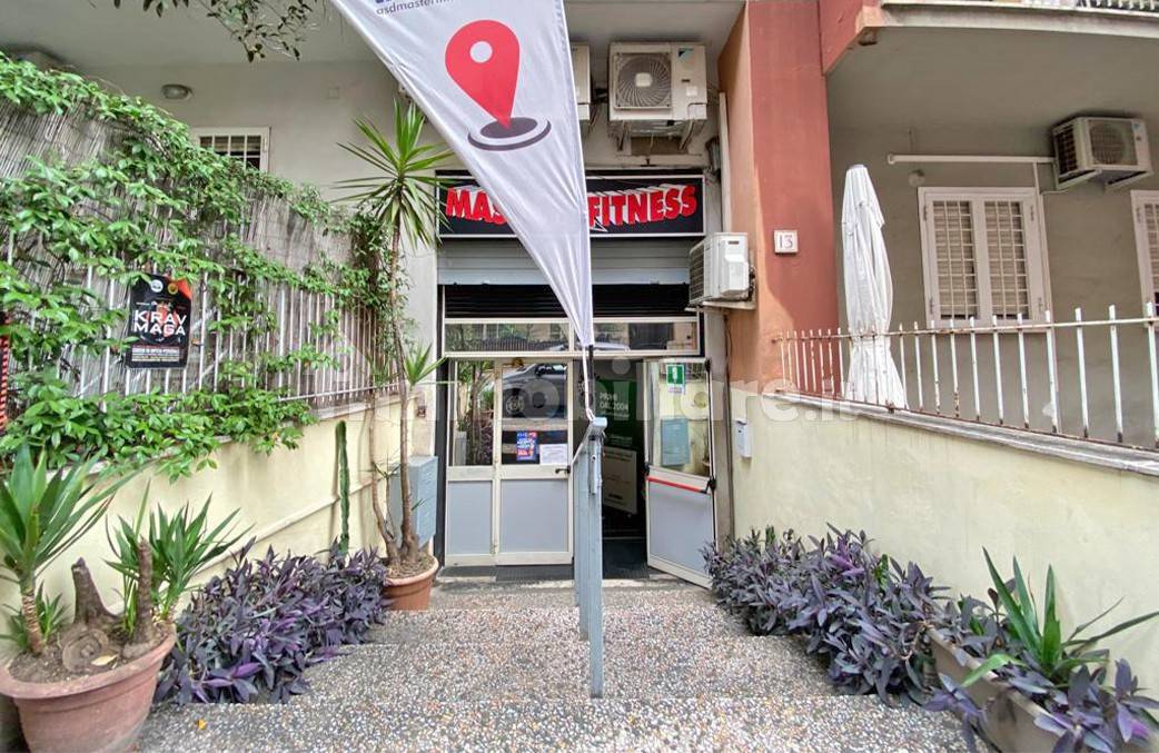 Locale commerciale in Vendita