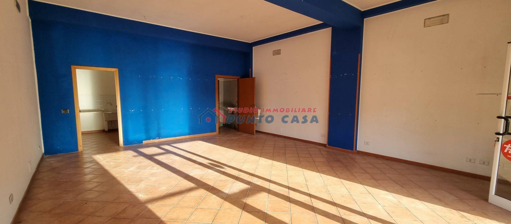 Locale commerciale in Vendita