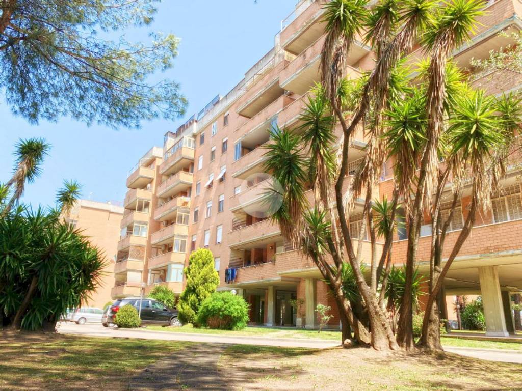 Vendita Appartamento Roma. Quadrilocale in via Pellaro 106. Buono stato ...