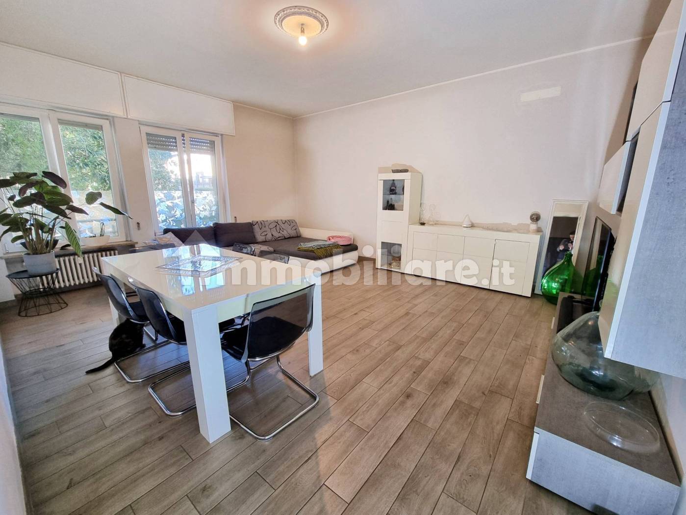 Trilocale via Carso 2, Saronno