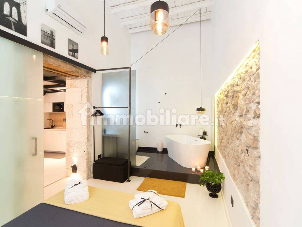 Vendita Appartamento Siracusa. Trilocale in via Dione 44. Ottimo stato, primo piano, con balcone ...