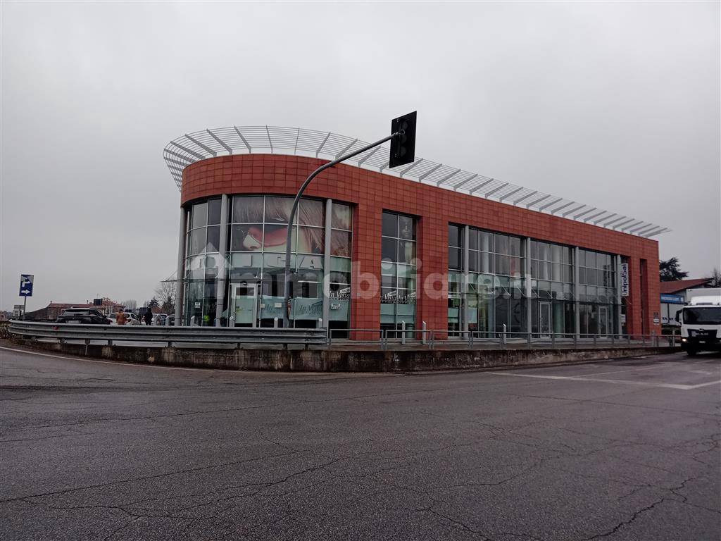 Locale commerciale in Vendita