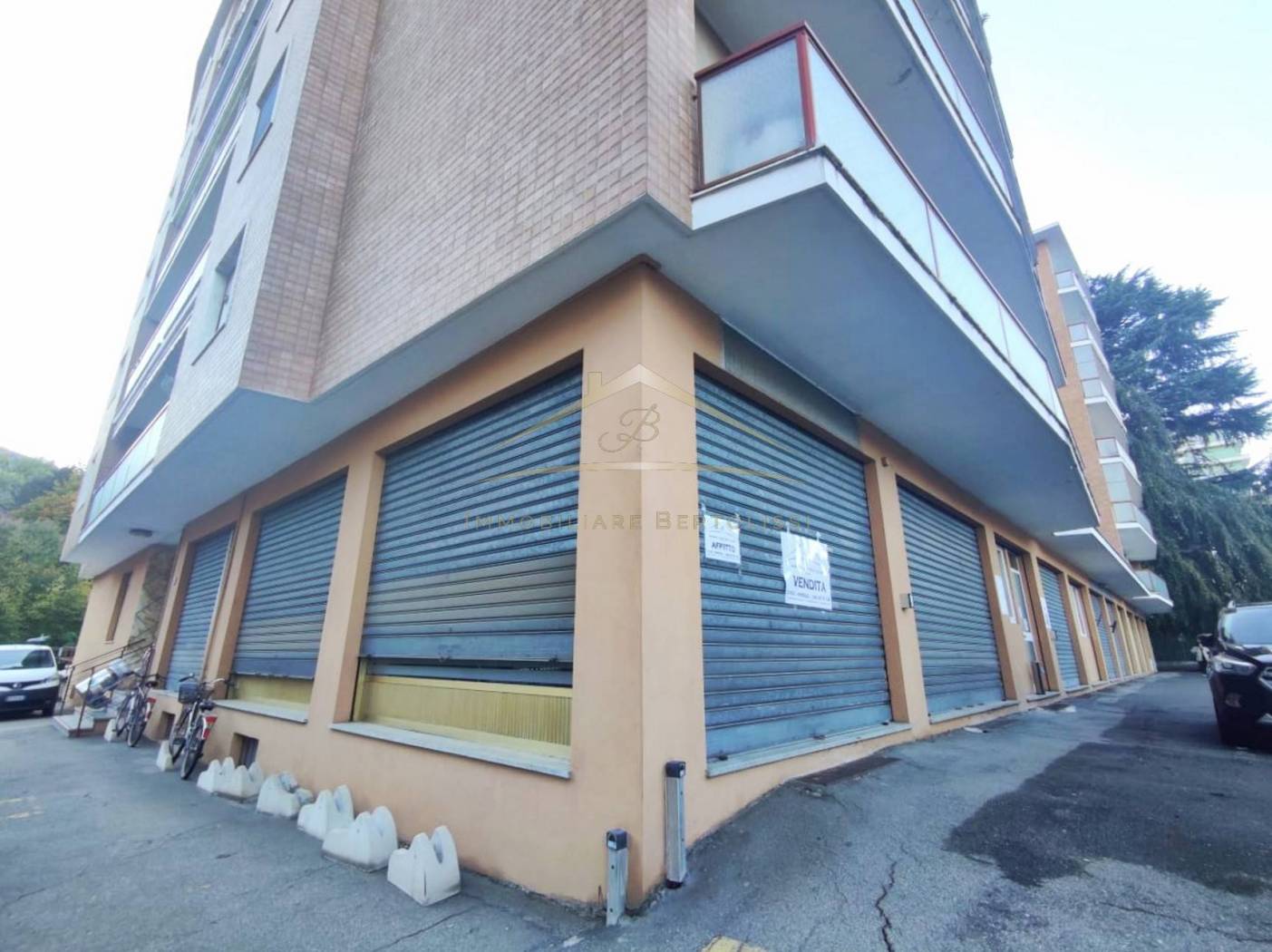 Locale commerciale in Vendita