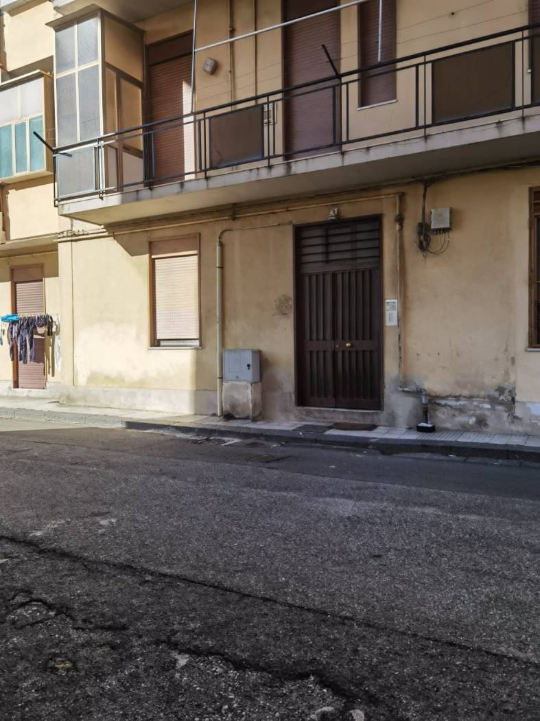 Bilocale da ristrutturare, terzo piano, Quartiere Lombardo, Messina