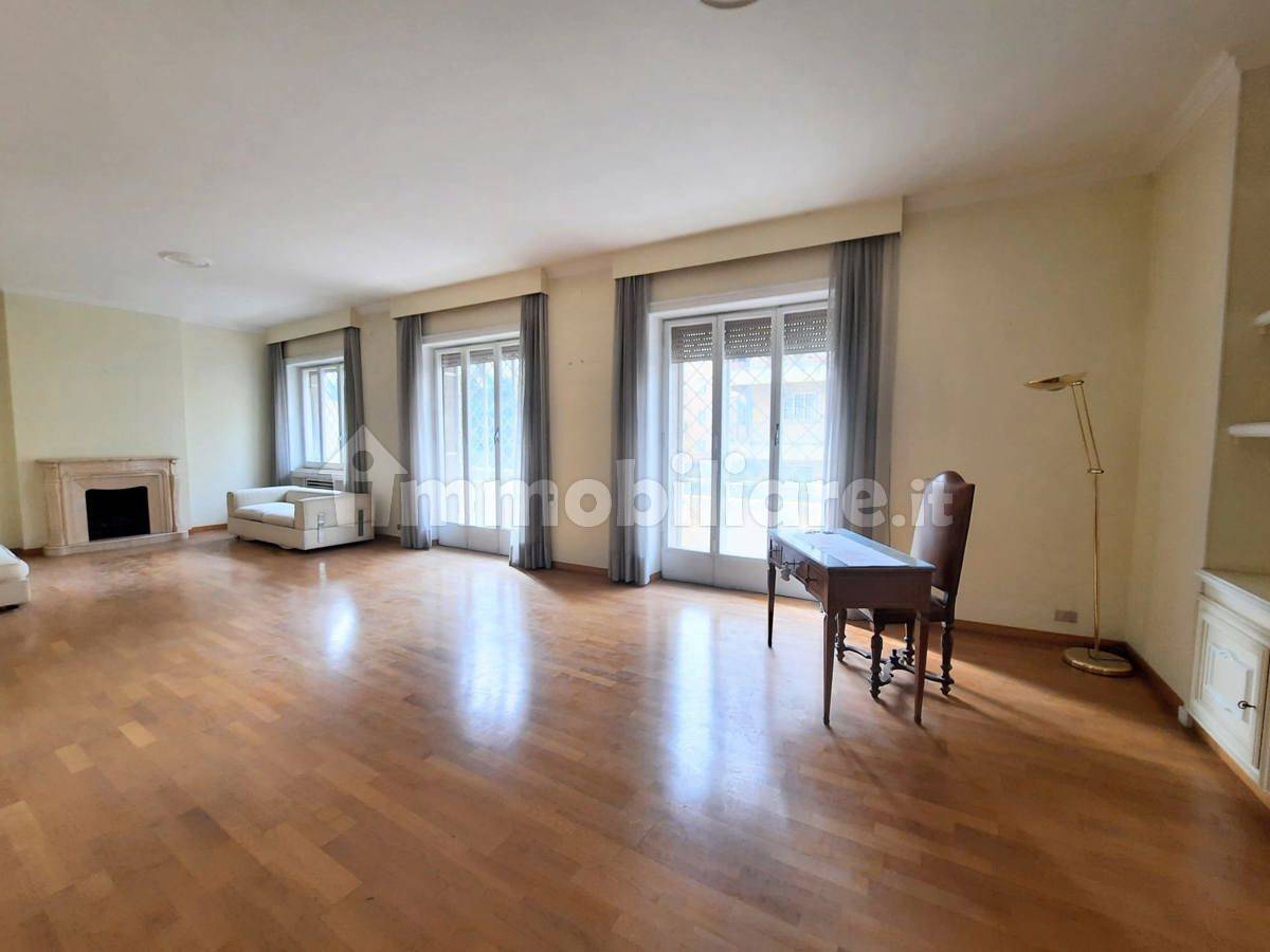 Appartamento via Archimede, Euclide, Roma