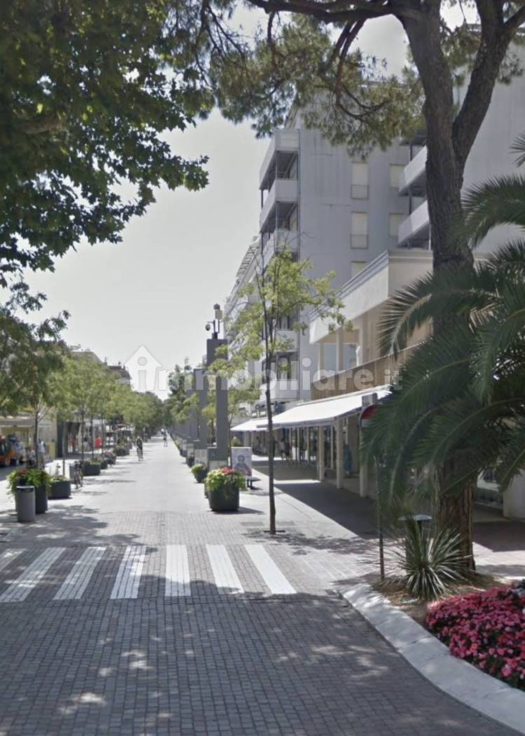 Locale commerciale in Vendita