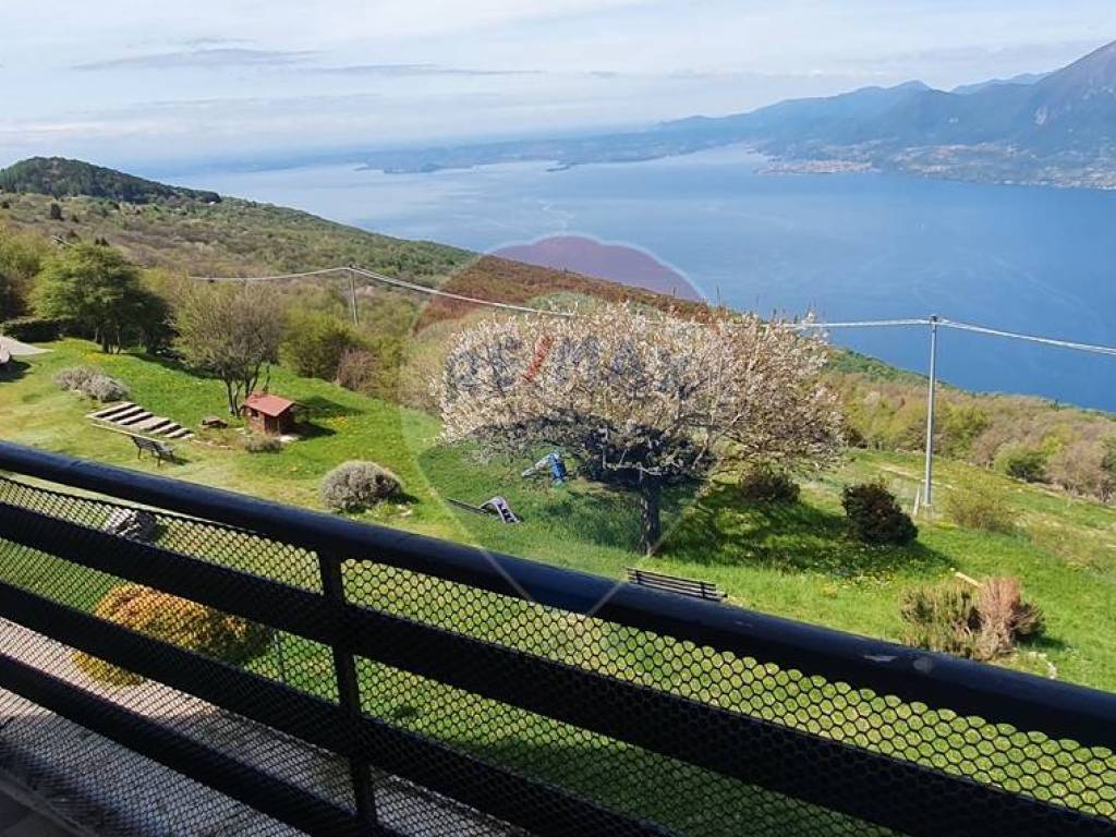 Vendita Appartamento Brenzone sul Garda. Bilocale in via Sole - loc ...