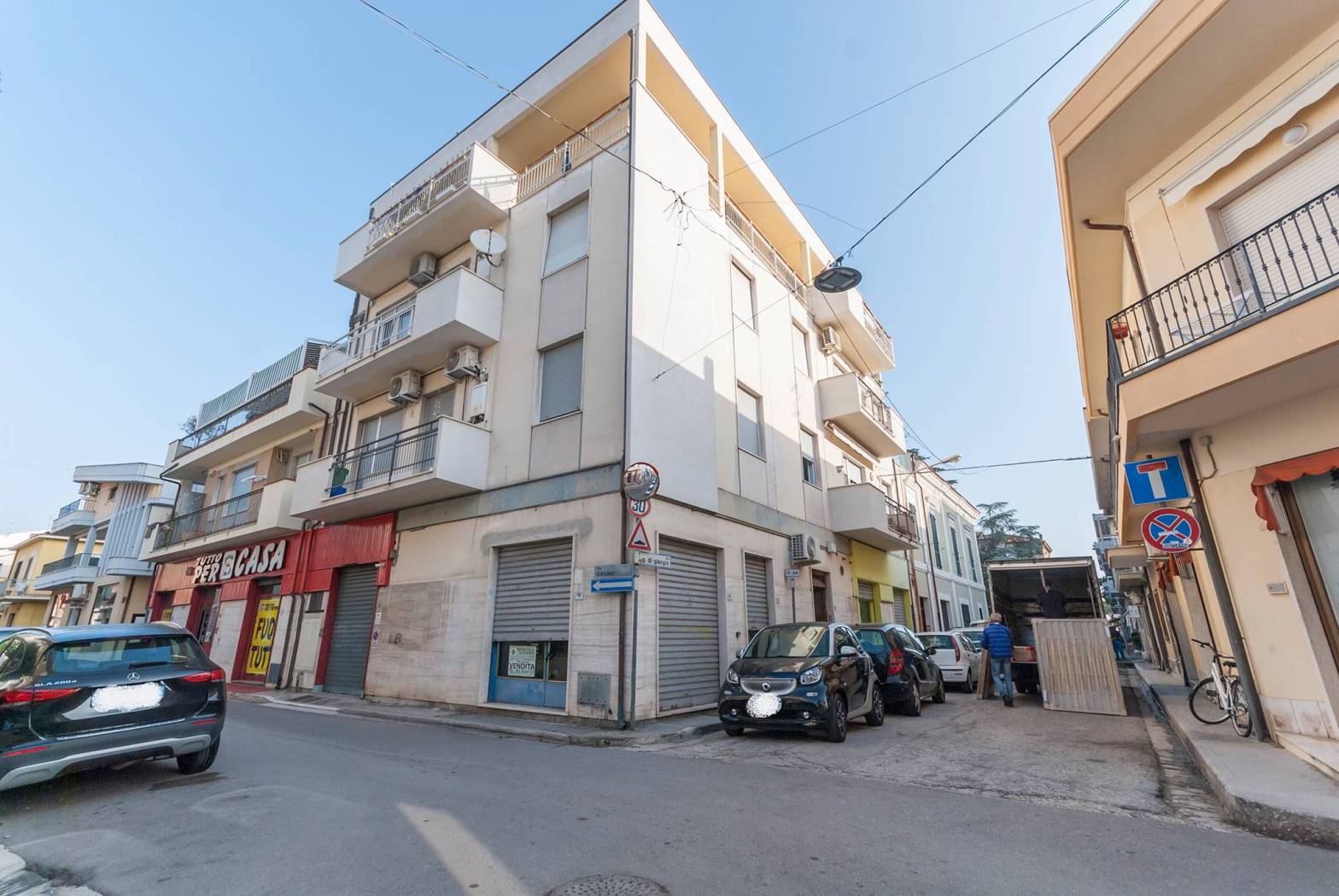 Locale commerciale in Vendita