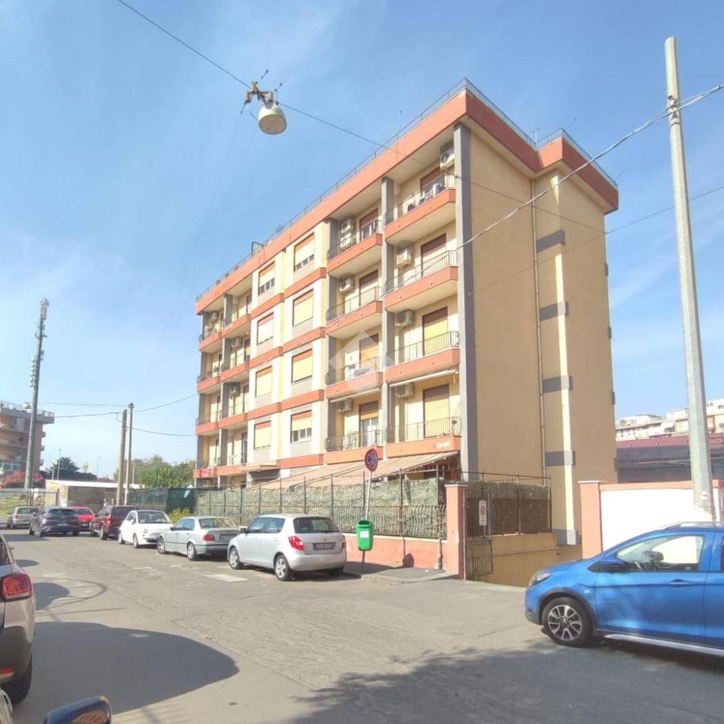 Quadrilocale via Riccardo Quartararo 16, Barriera - Leucatia, Catania