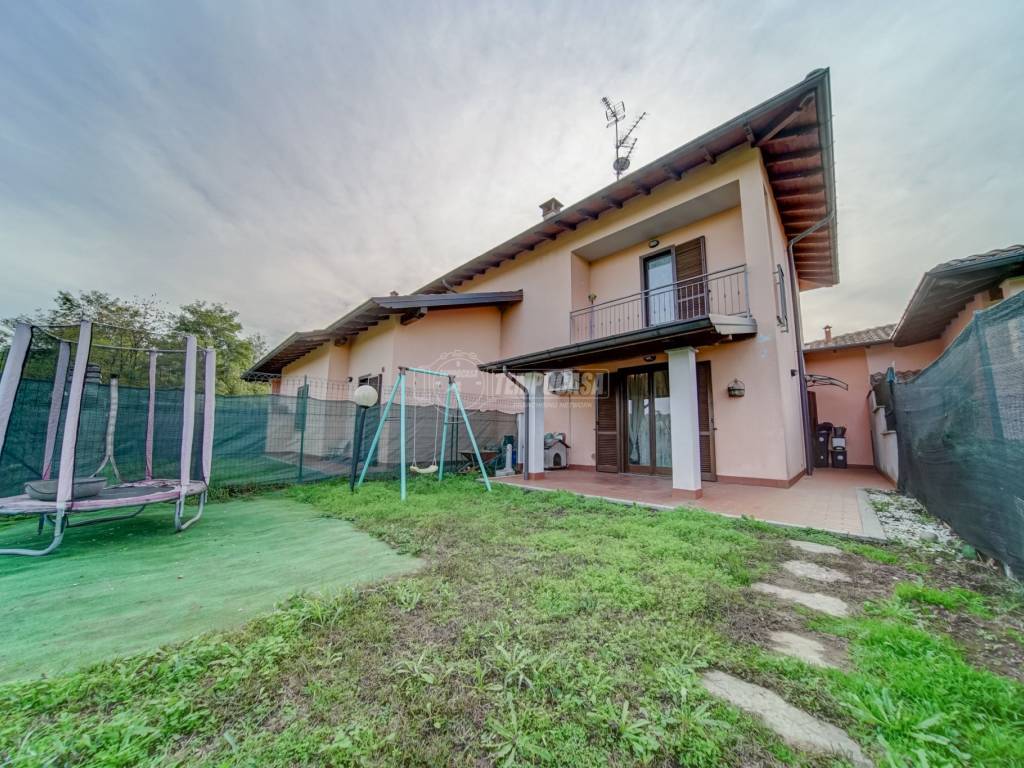 Vendita Villa a schiera in via Sivo Castelletto Sopra Ticino. Buono ...