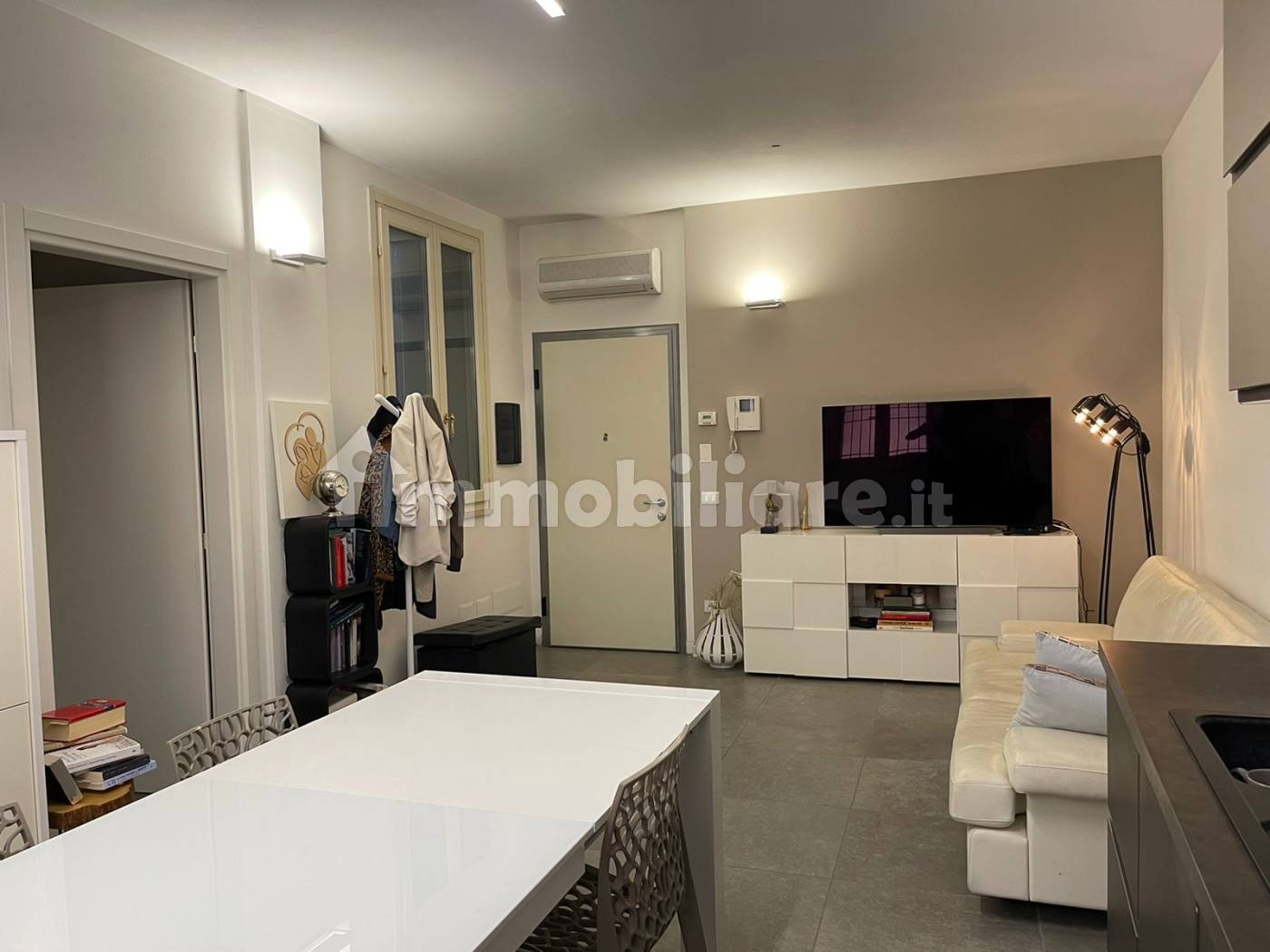 Bilocale piazzetta Ugo Gualazzini, Centro, Cremona