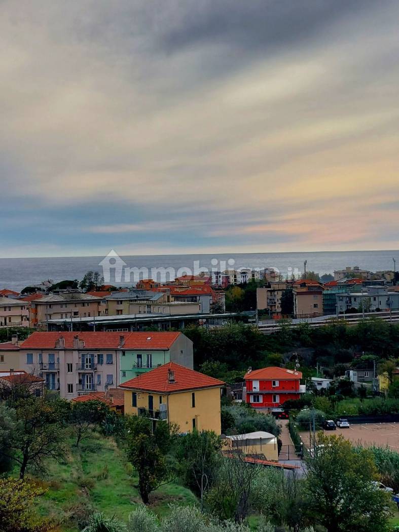 Quadrilocale via alla Rocca 18, Spotorno