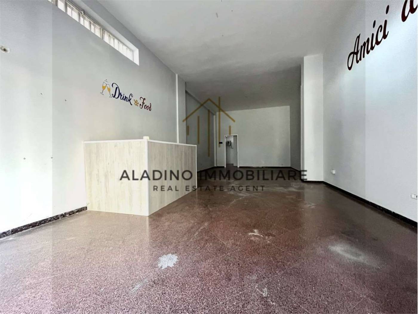 Locale commerciale in Vendita