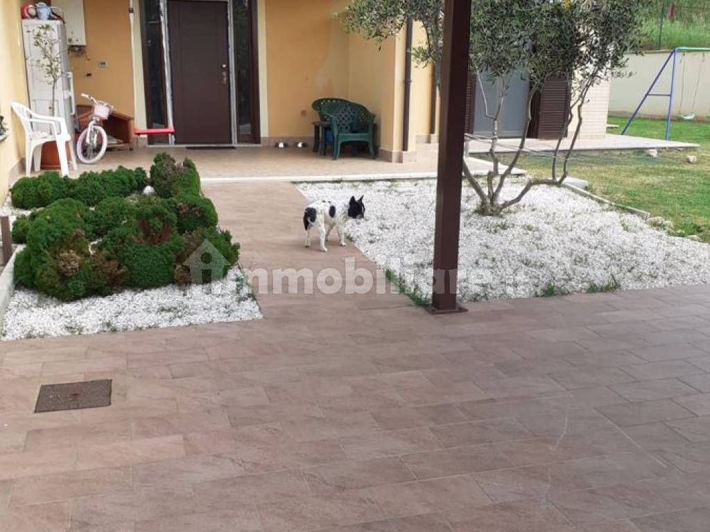Vendita Appartamento Cervaro. Trilocale in via regatello 39. Buono ...