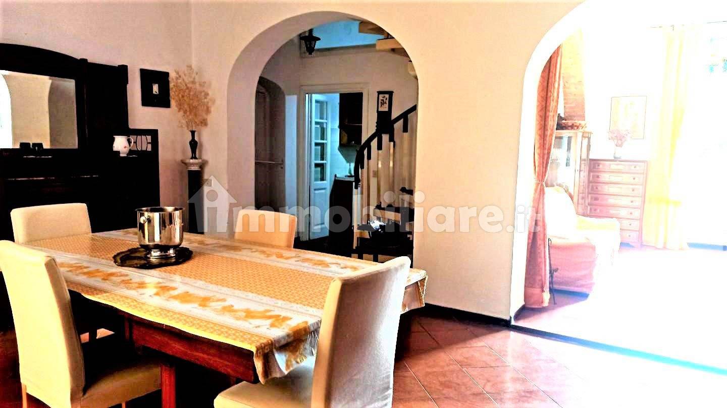 Quadrilocale buono stato, piano terra, Centro, Carrara