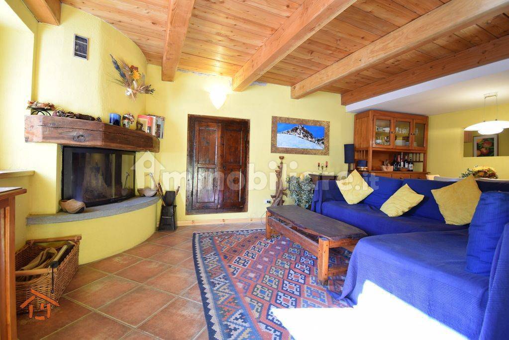 Trilocale Route Chanoux 26, Antagnod, Ayas